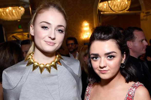 Las hermanas Stark revelan detalles sobre el final de sus personajes en ...
