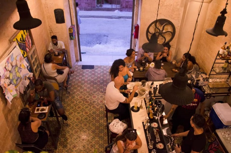 Dándote la luz: Los viernes de comida temática en Jibaro's - Cubalite