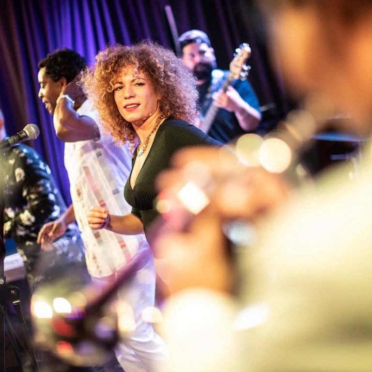 Jennifer Almeida, de "Amanecer feliz" a Jenn All Singer: "Para mí es ...