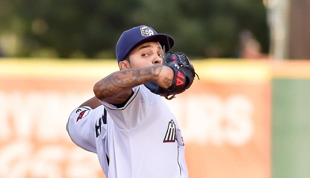 Pitcher cubano, despedido hace pocos días por equipo de MLB, tiene ...