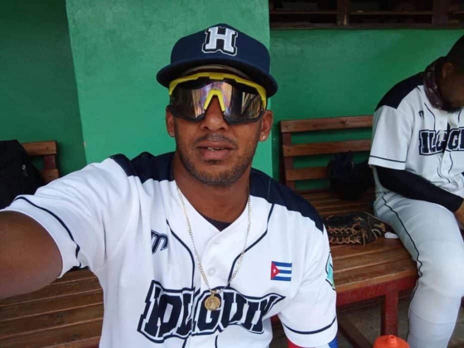 Jugador de Industriales defiende a Holguín en la Serie 62 (antes jugó ...