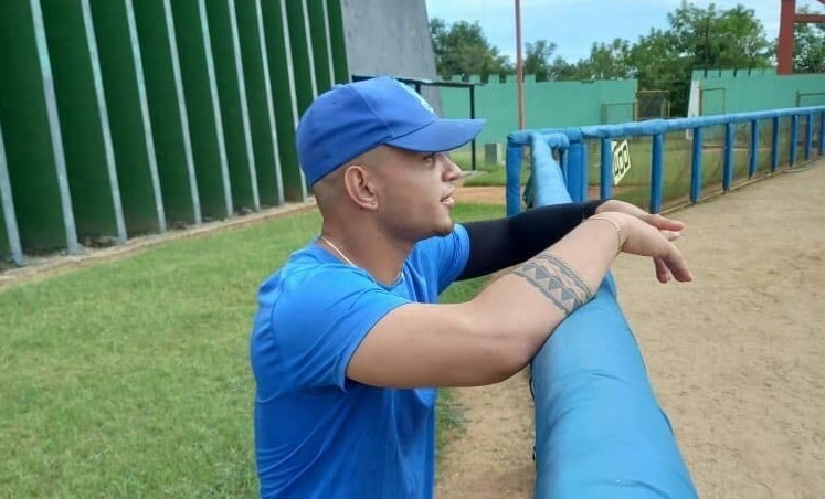 Llegó a EEUU, por el parole humanitario, pelotero de la actual Serie 63 ... Llegó a EEUU, por el parole humanitario, pelotero de la actual Serie 63 ...
