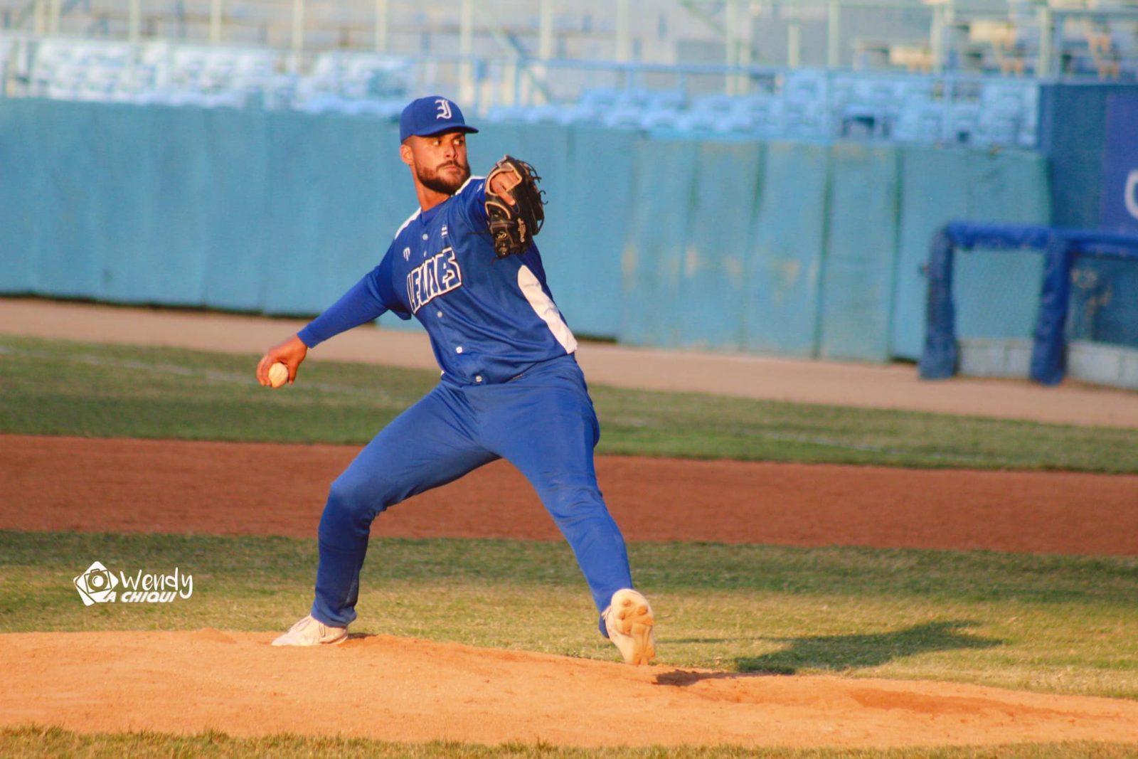Pitcher cubano salió hacia México y se perdió los playoffs de la Serie ...