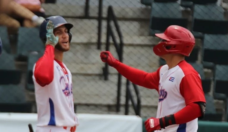 2 peloteros cubanos residentes en Estados Unidos juegan con equipo Cuba ...
