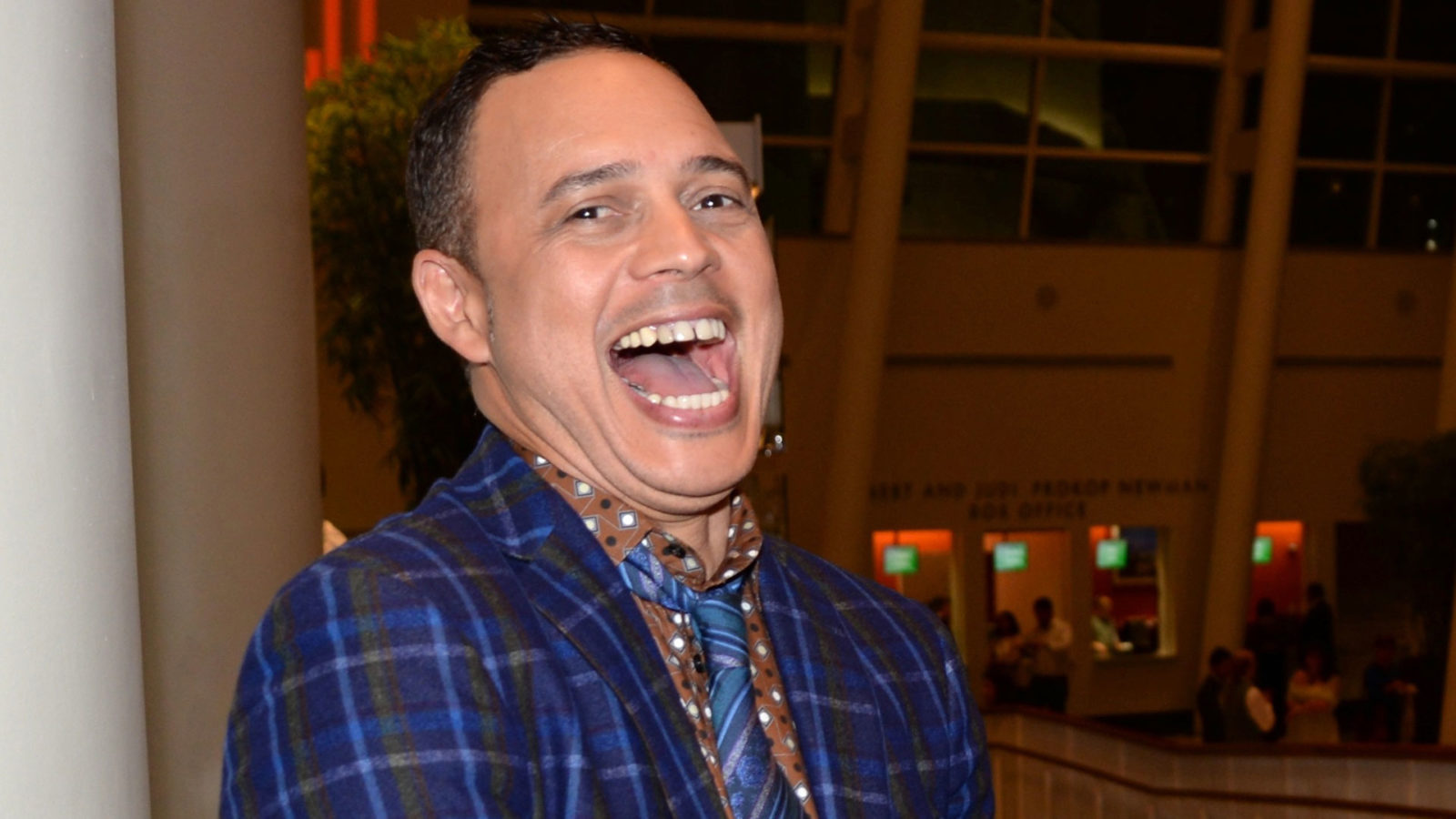 Los 10 MEJORES Humoristas Cubanos [Vídeos + Cómicos]